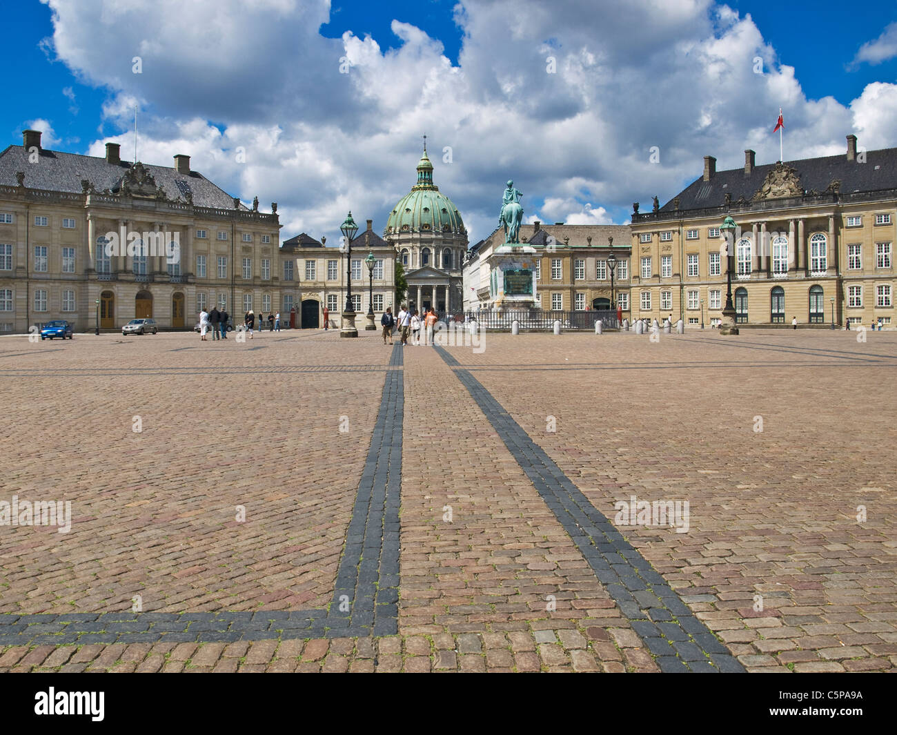 Schloss Amalienborg, Kopenhagen | Amalienborg Palace, Copenhagen Stock ...