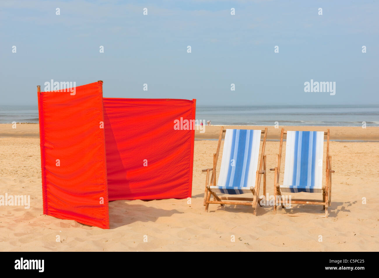Chairs with shields hi-res stock photography and images - Alamy