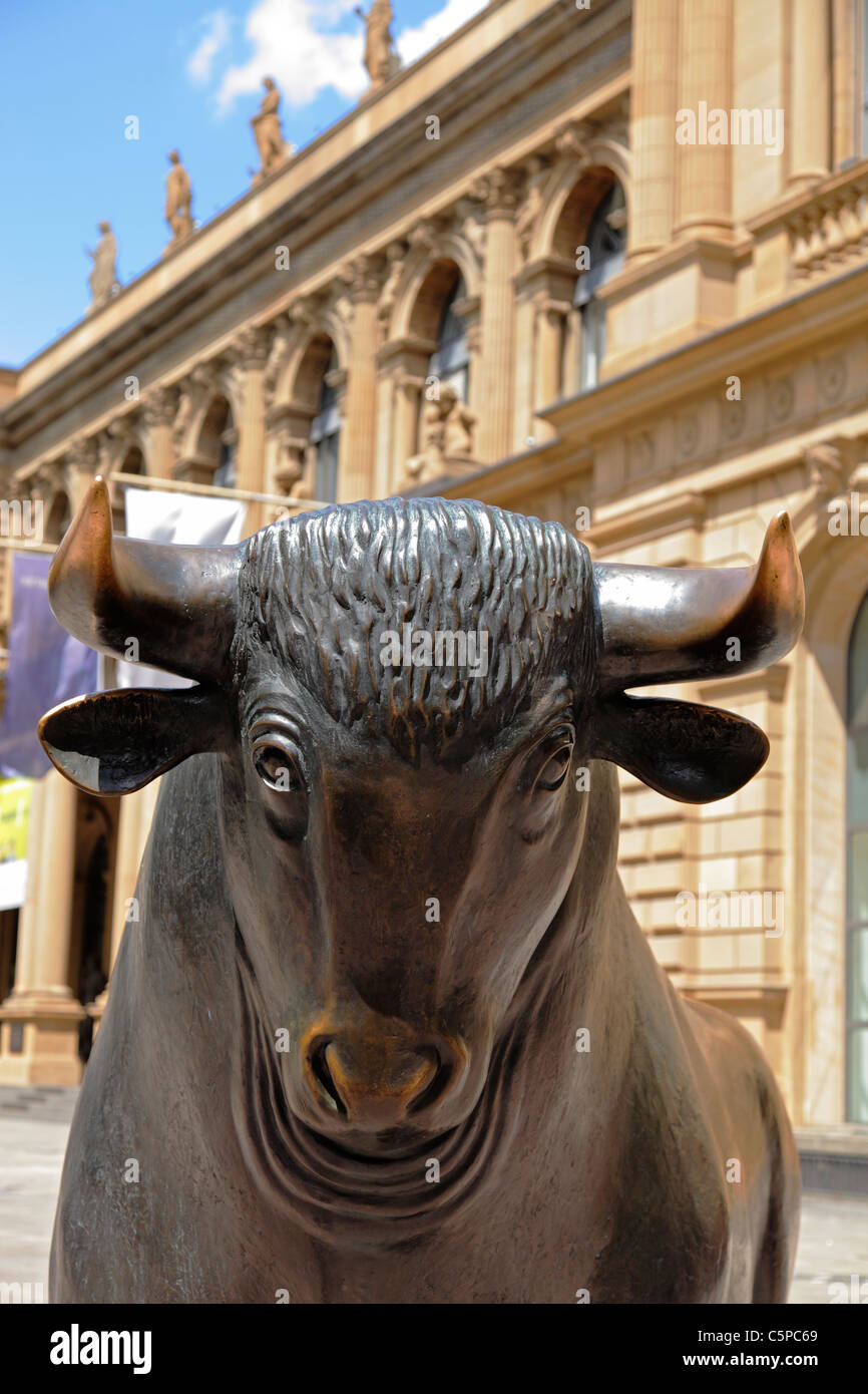 Stock exchange bull hi-res stock photography and images - Alamy