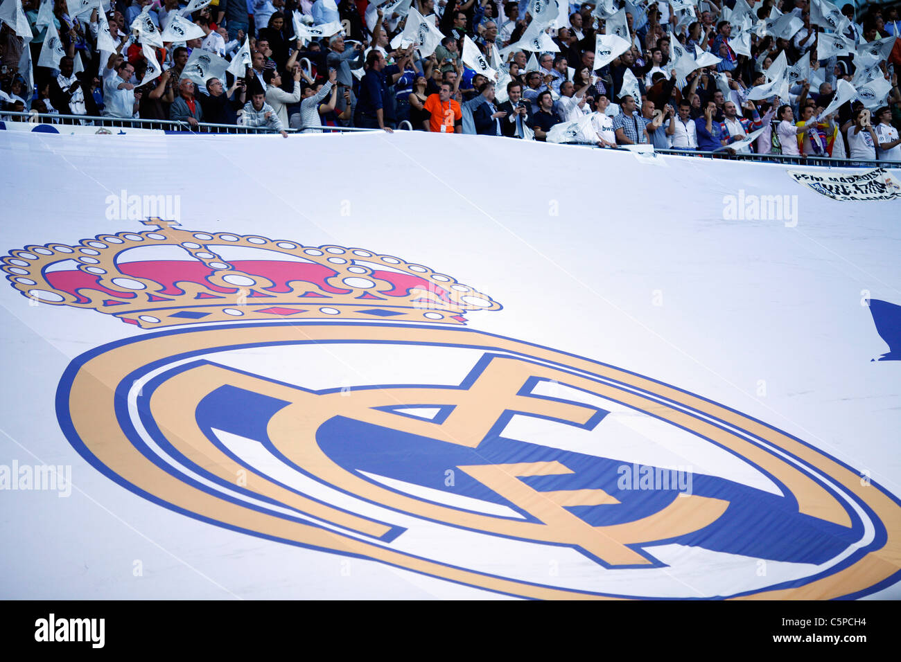Real madrid badge hi-res stock photography and images - Alamy