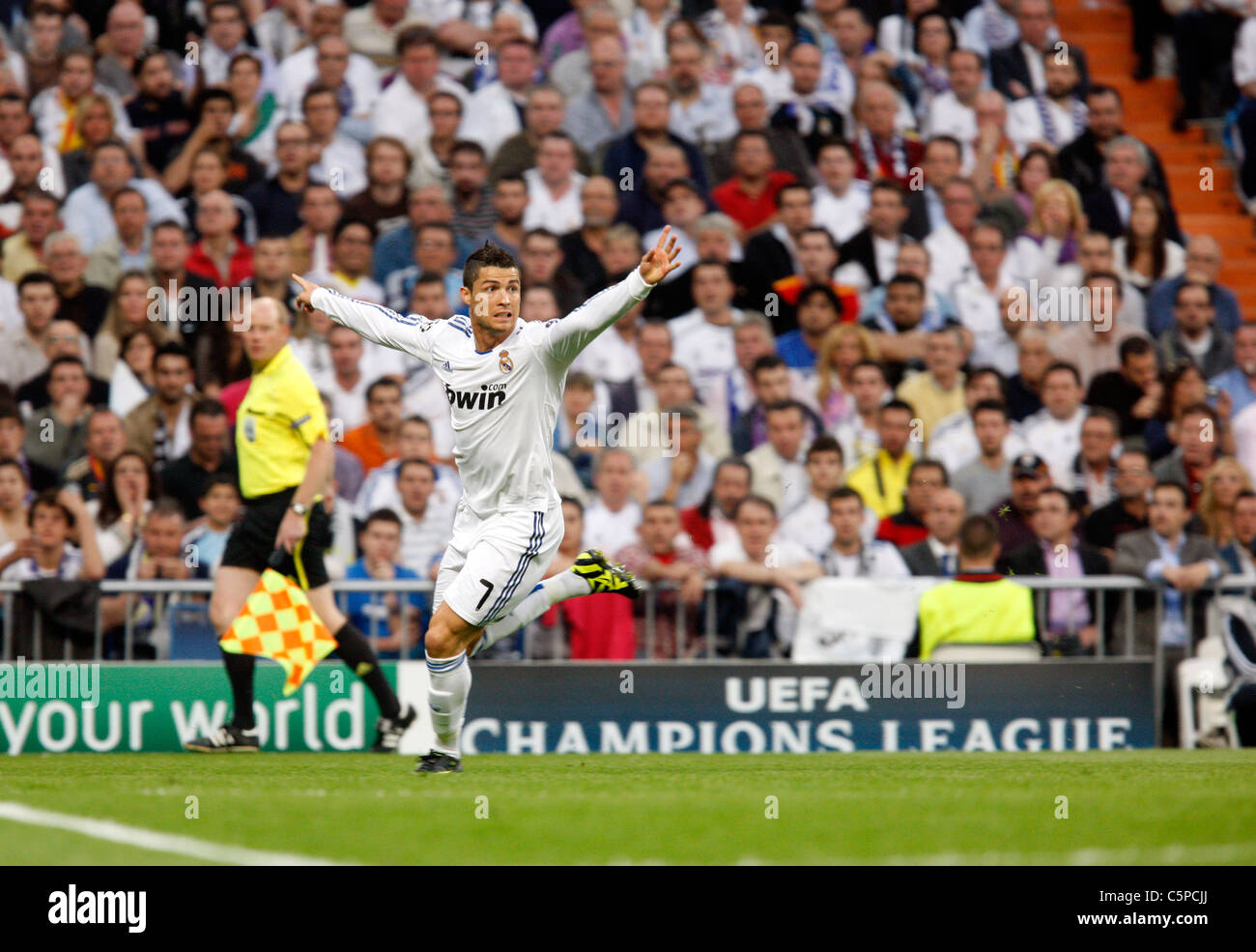 Ronaldo running hi-res stock photography and images - Alamy