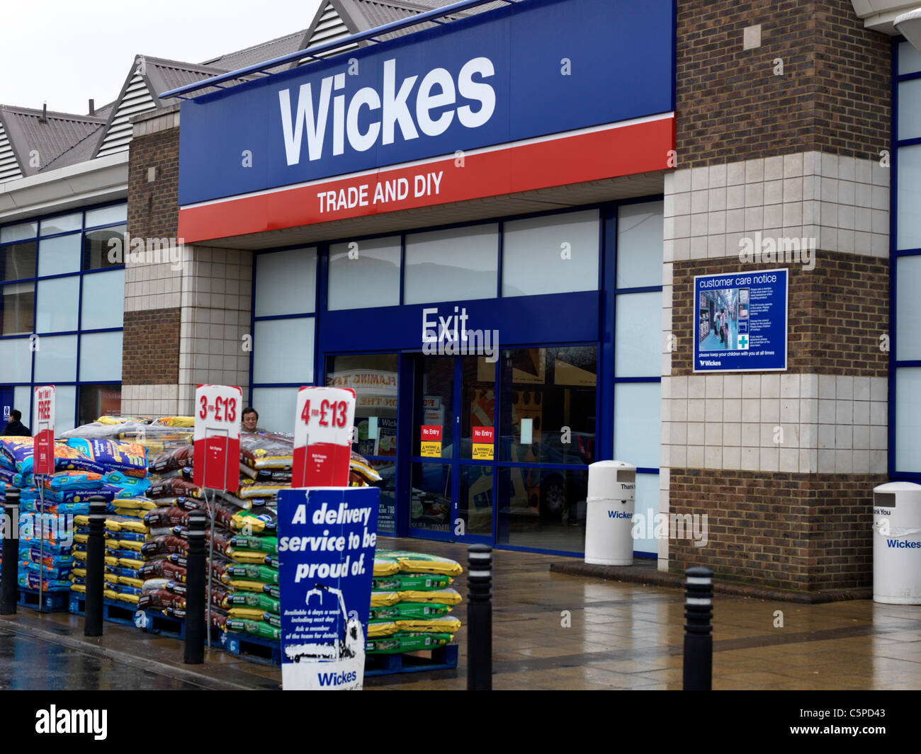 Wickes store hi-res stock photography and images - Alamy