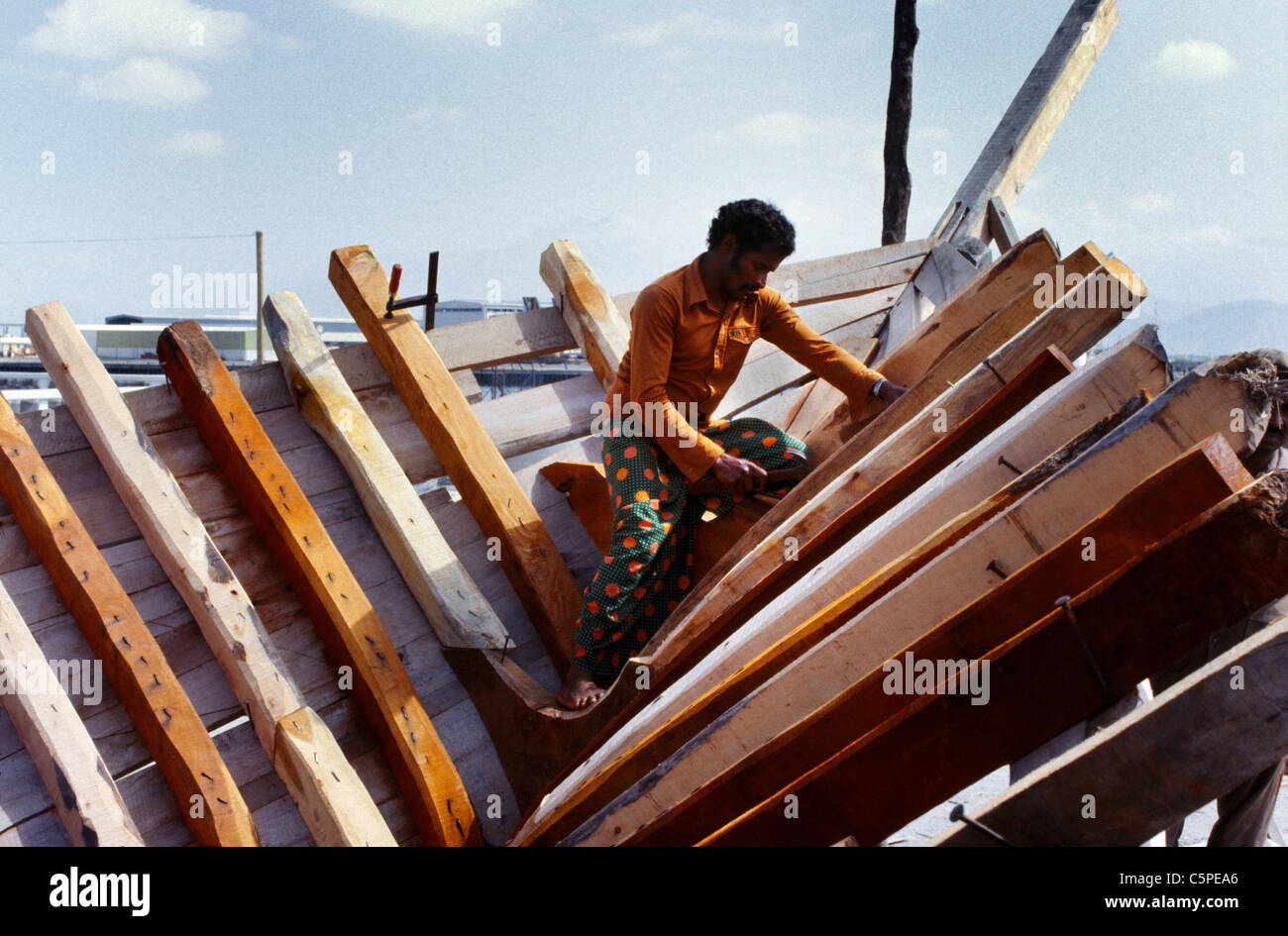 Dhow construction uae hi-res stock photography and images - Alamy