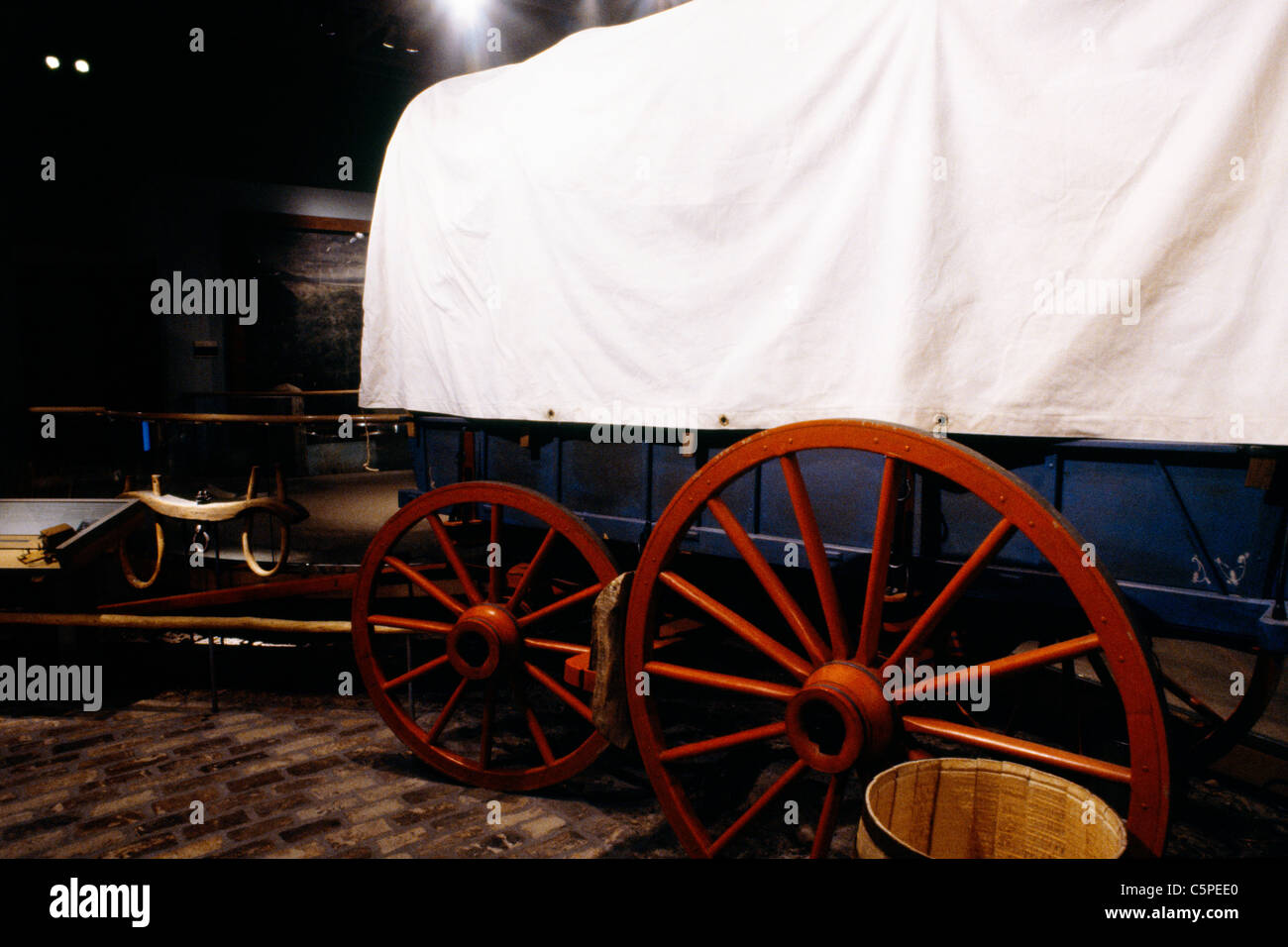Covered wagon wheels hi-res stock photography and images - Alamy