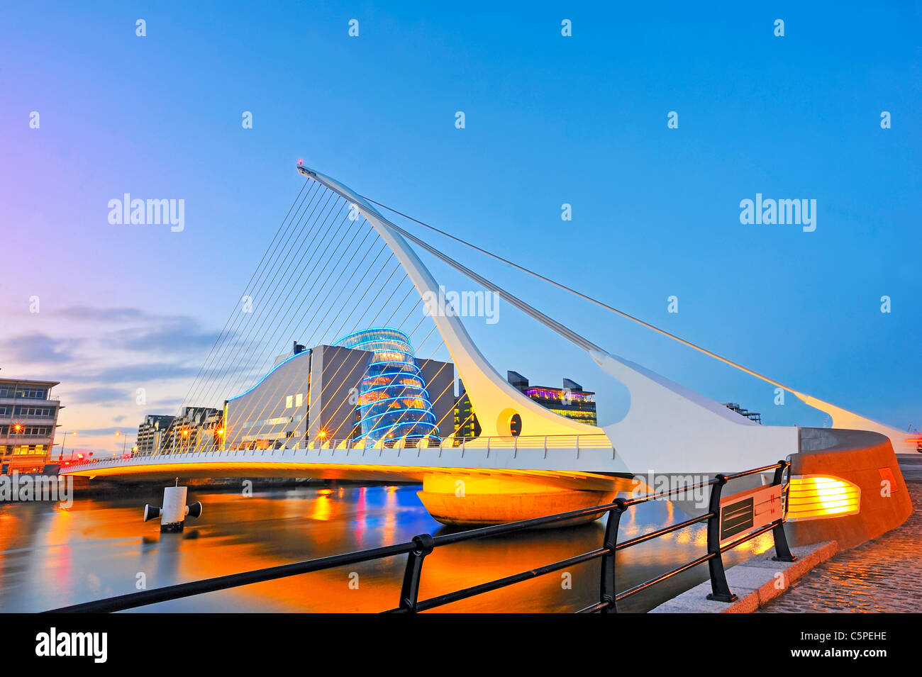 The samuel beckett bridge hi-res stock photography and images - Alamy