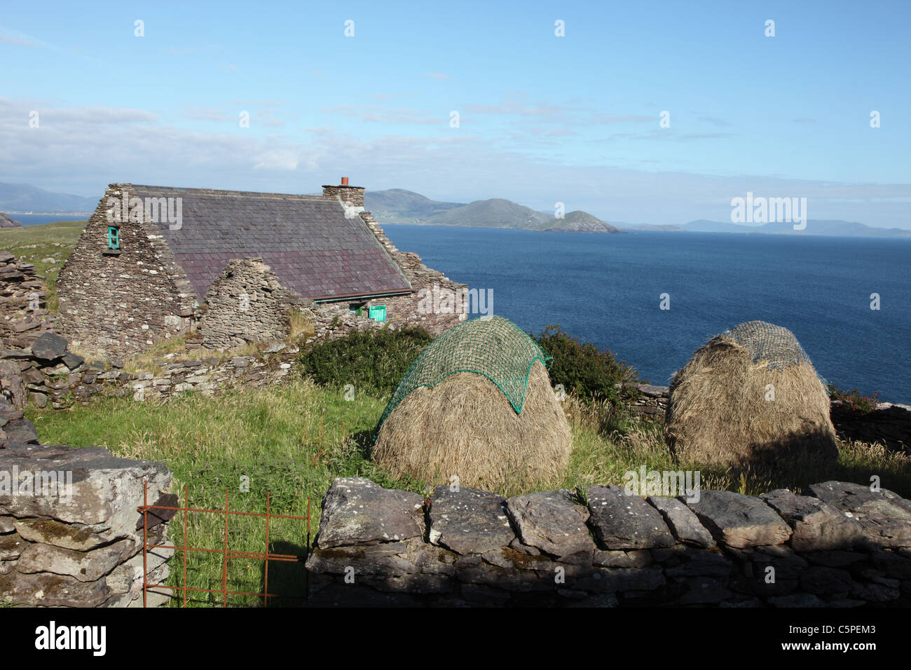 Irish vernacular architecture hi-res stock photography and images - Alamy
