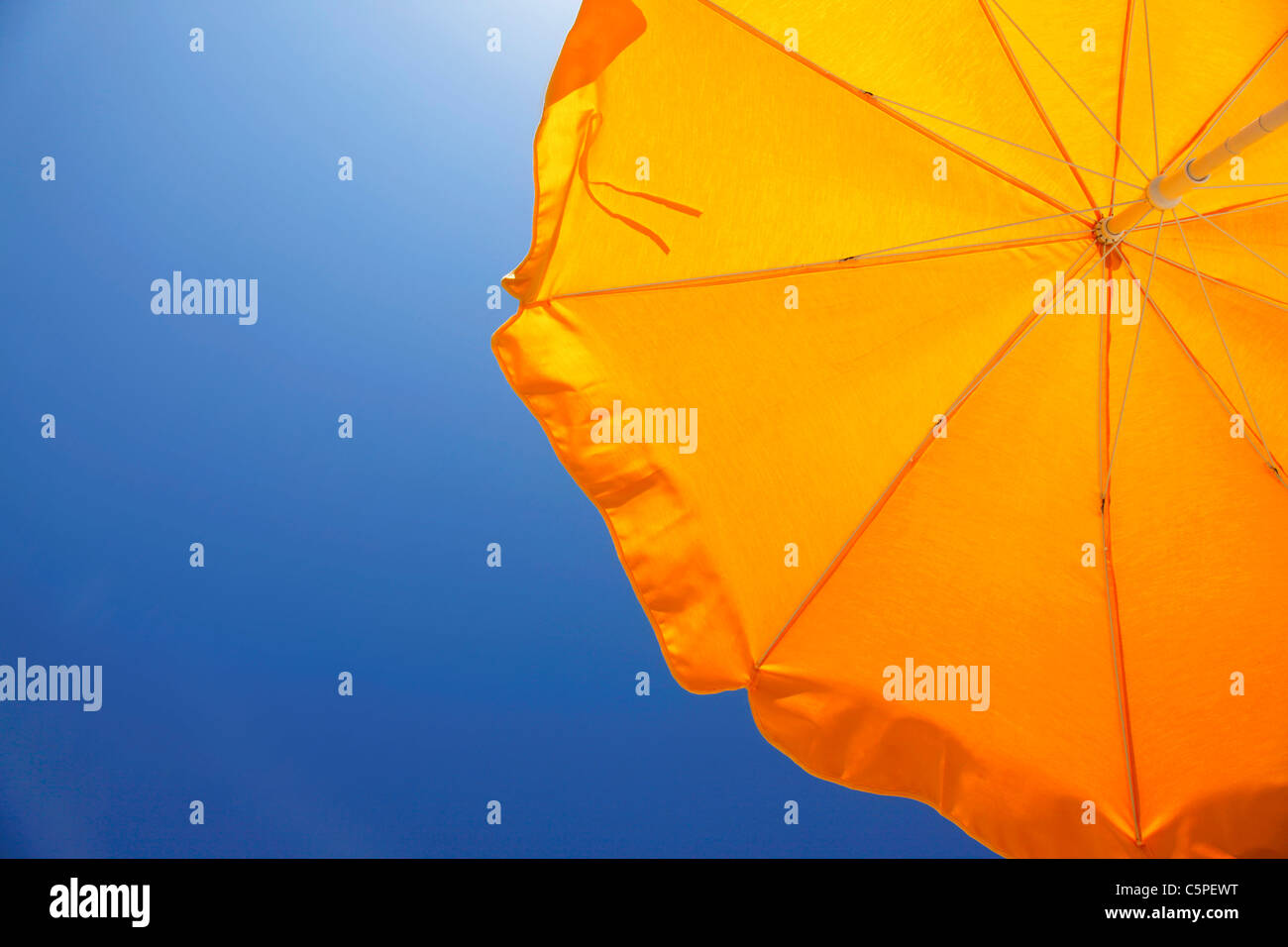 Protect against sun hi-res stock photography and images - Alamy