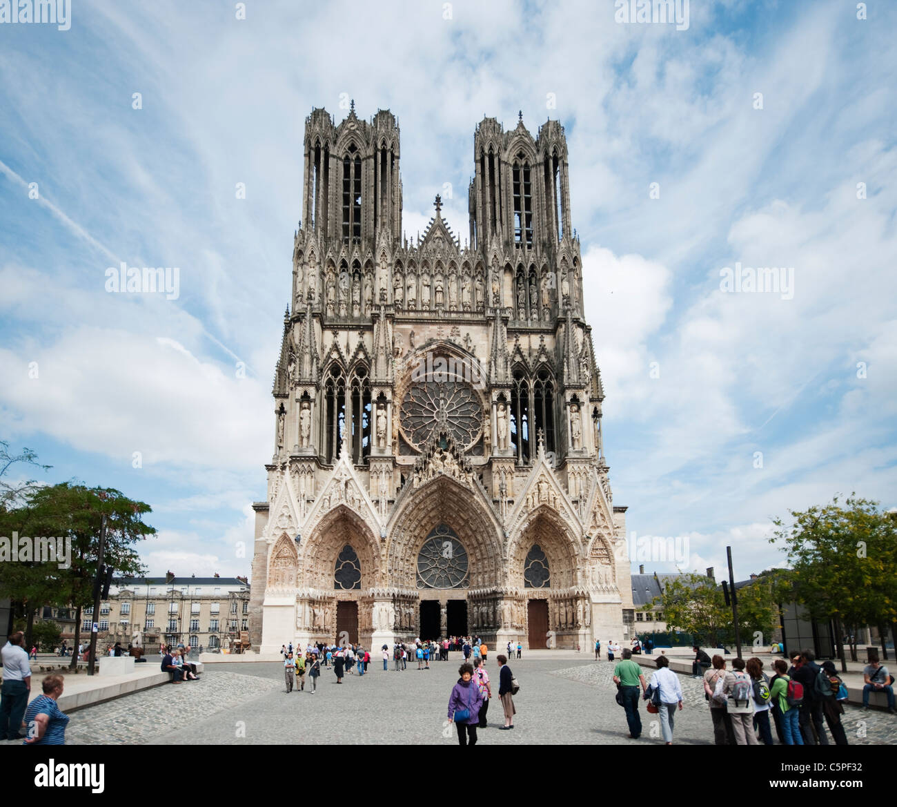 Reims cathedral hi-res stock photography and images - Alamy