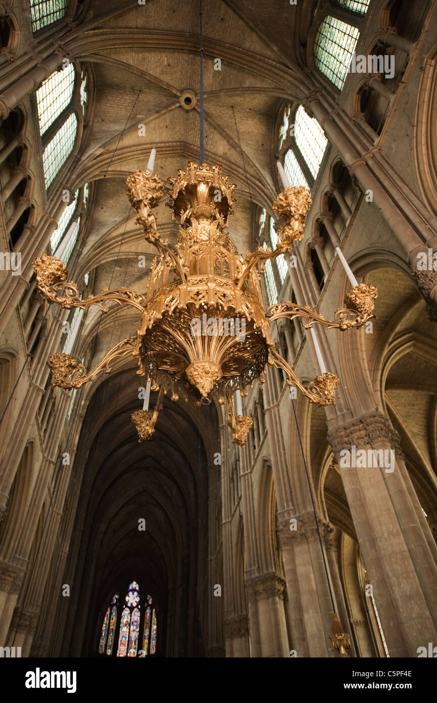 Reims cathedral interior hi-res stock photography and images - Alamy