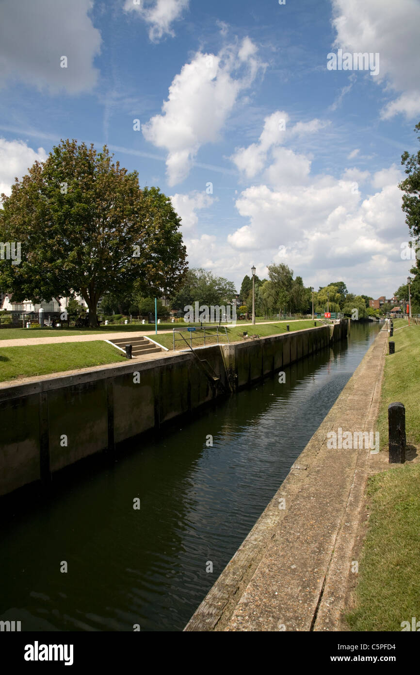 Teddington middlesex hi-res stock photography and images - Alamy