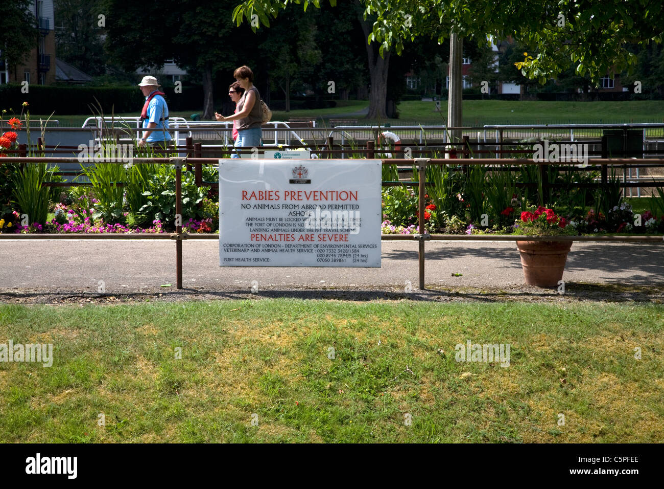 Warning sign river lock hi-res stock photography and images - Alamy