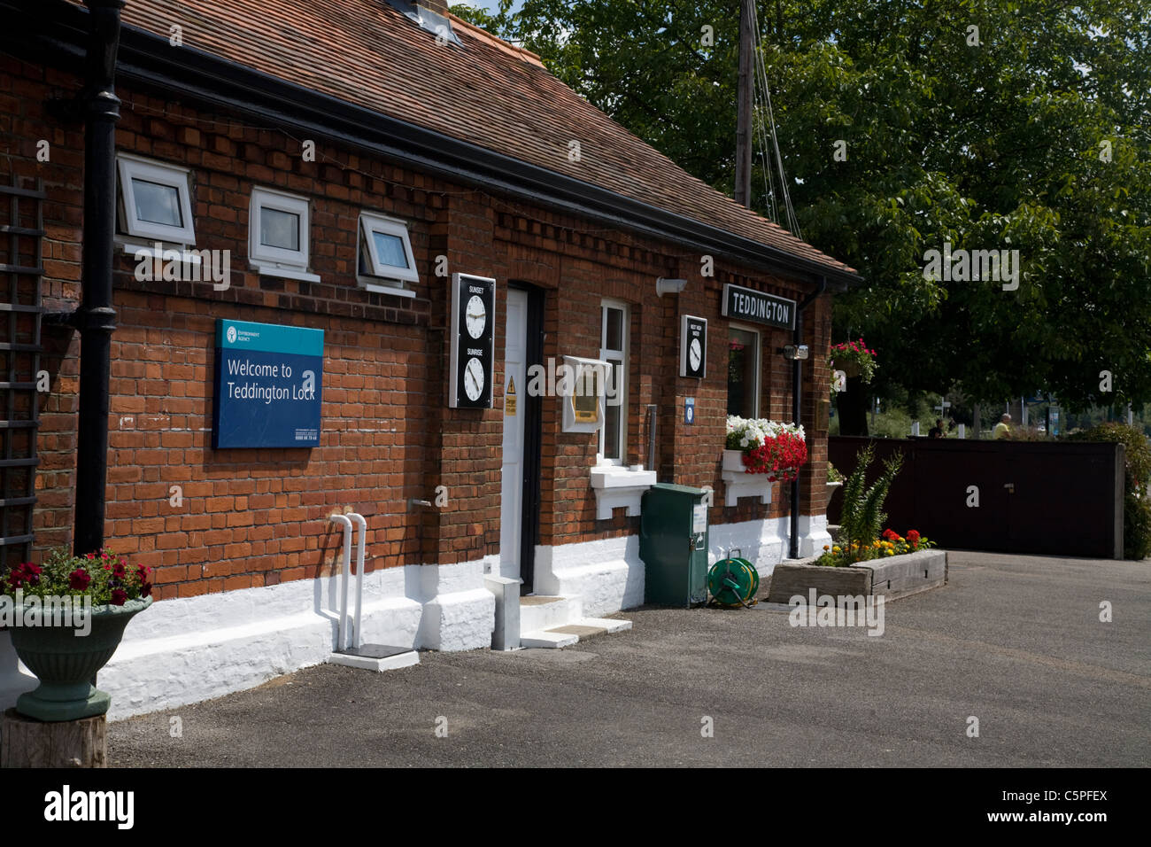 teddington lock river thames teddington middlesex england Stock Photo ...
