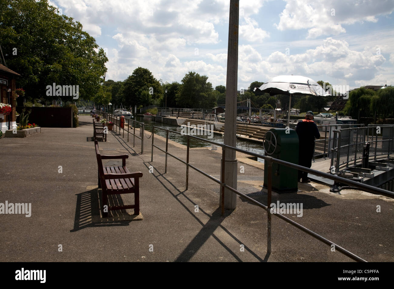 teddington lock river thames teddington middlesex england Stock Photo ...