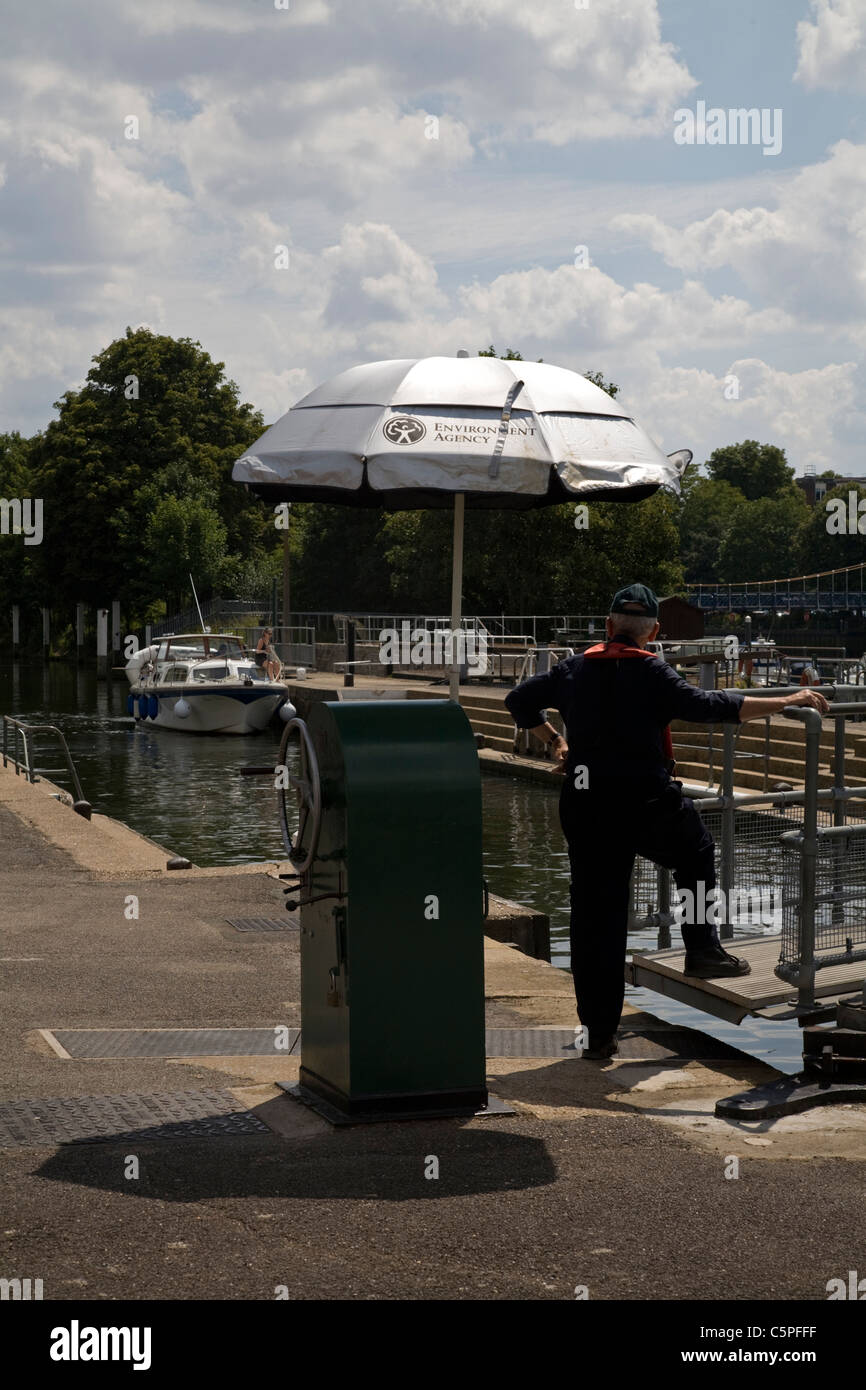 teddington lock river thames teddington middlesex england Stock Photo ...