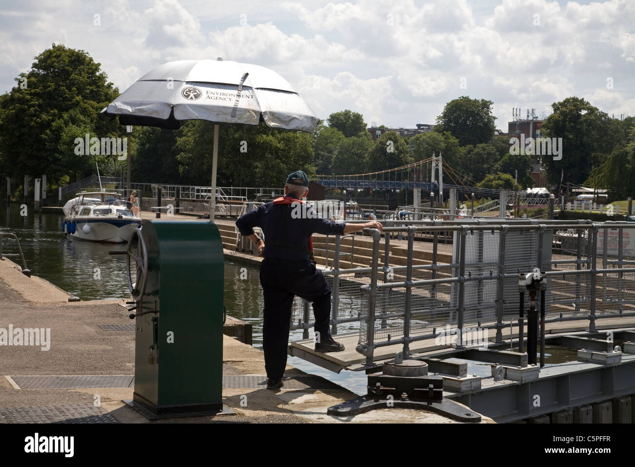 Teddington lock lock keeper hi-res stock photography and images - Alamy