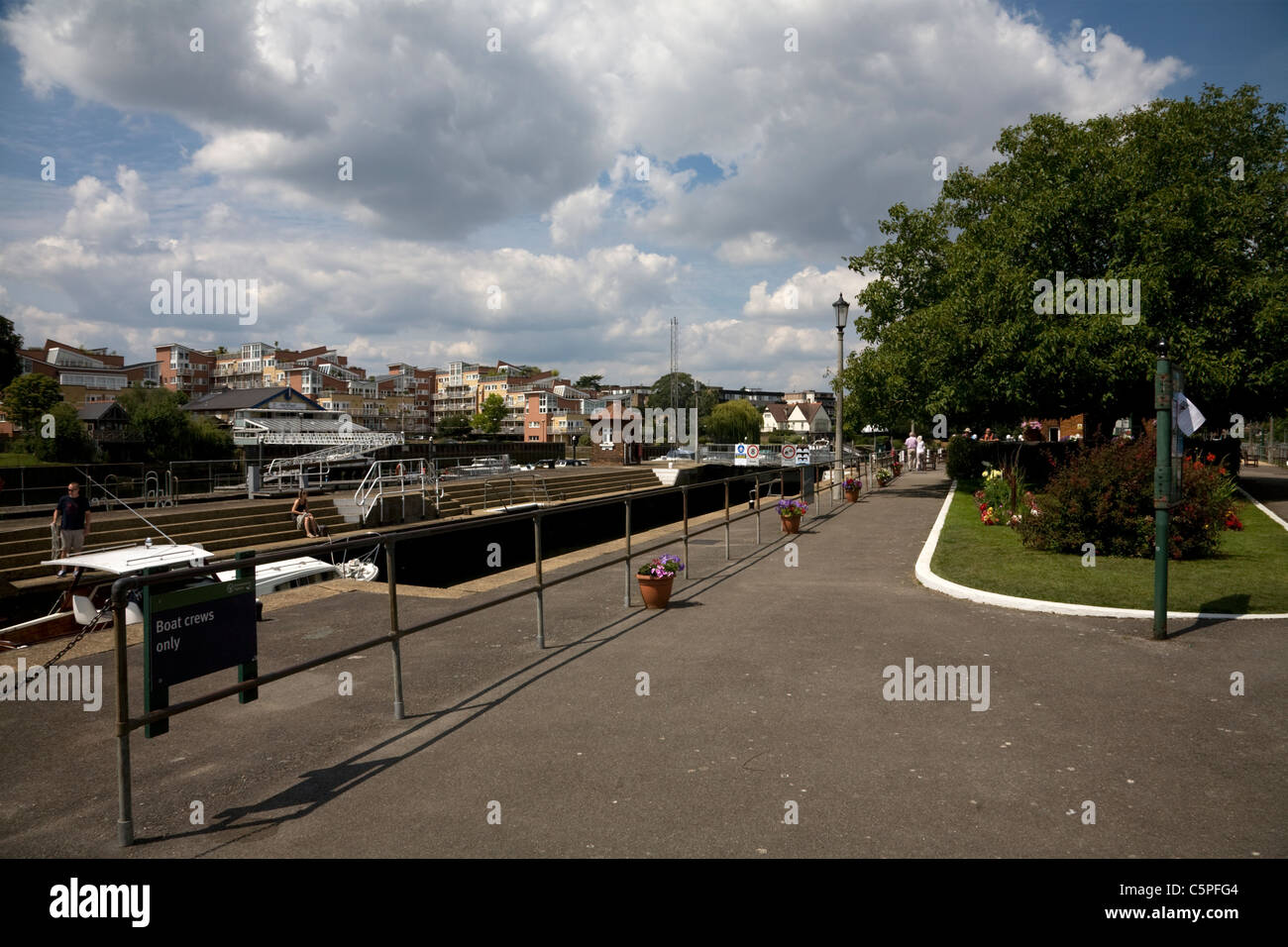 teddington lock river thames teddington middlesex england Stock Photo ...