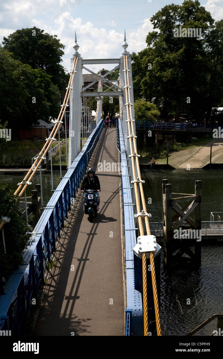 teddington lock footbridge teddington middlesex england Stock Photo - Alamy