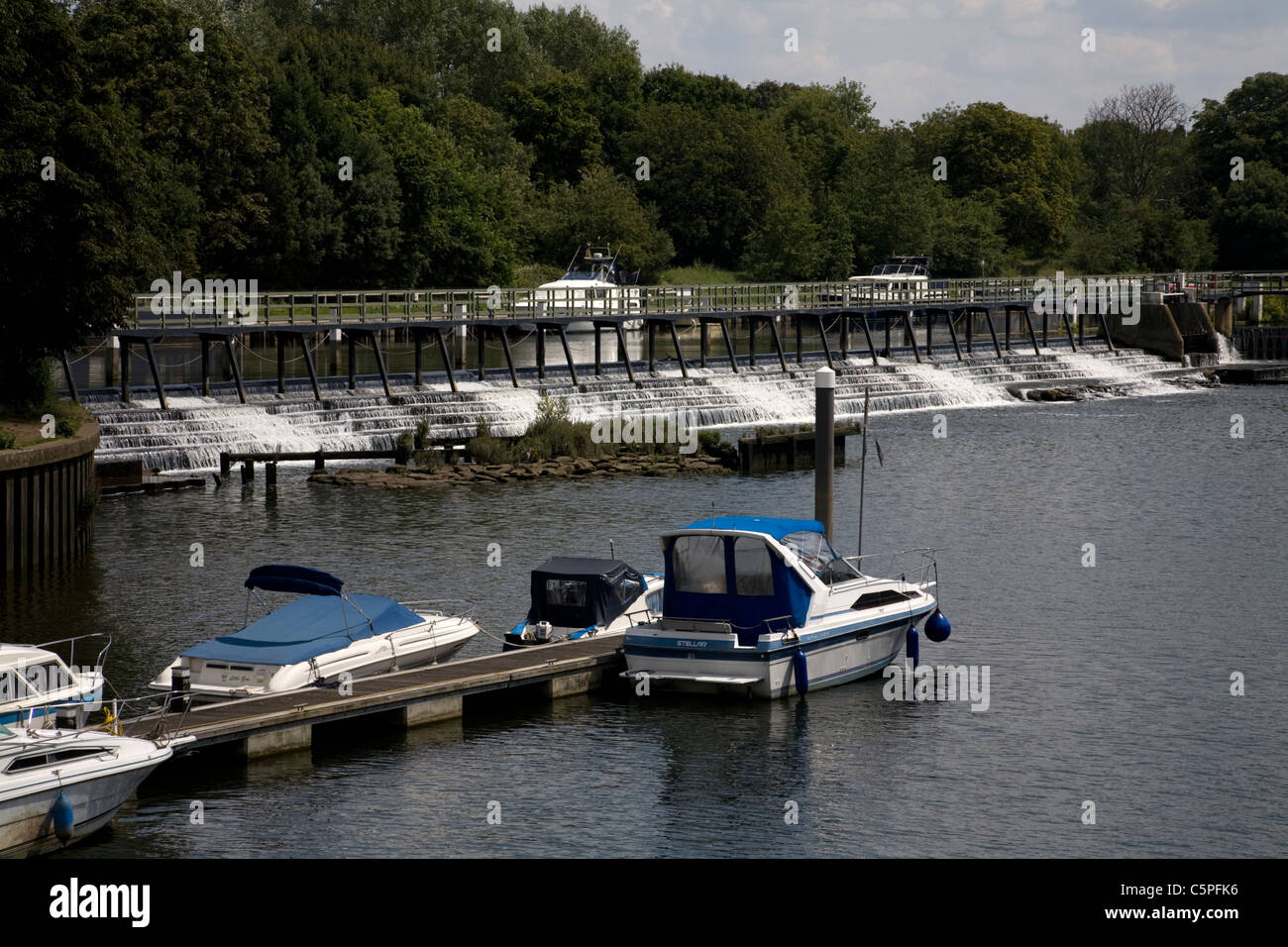 teddington lock river thames teddington middlesex england Stock Photo ...