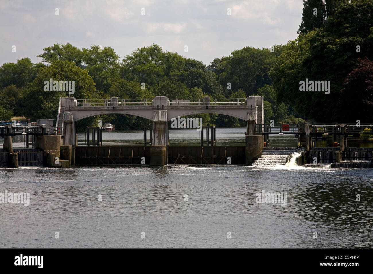 teddington lock river thames teddington middlesex england Stock Photo ...