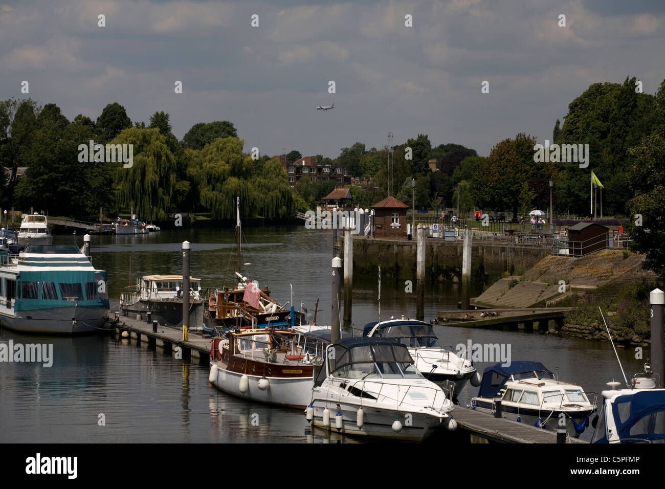 Thames Teddington Teddington High Resolution Stock Photography and ...