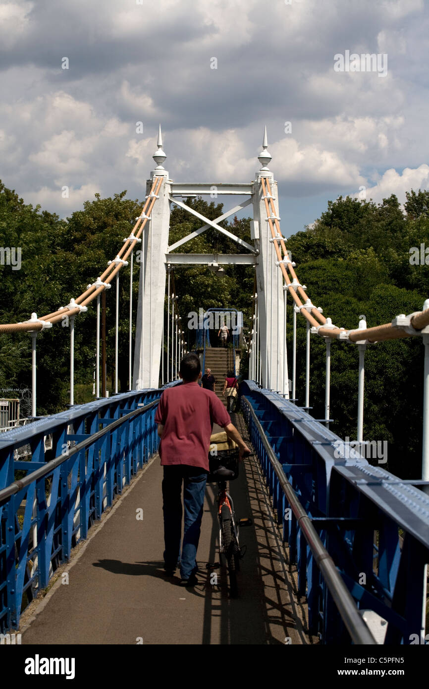 Teddington lock footbridge hi-res stock photography and images - Alamy