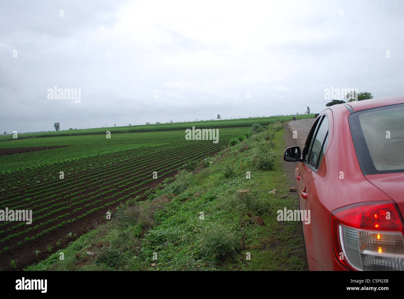 car parking roadside Stock Photo - Alamy
