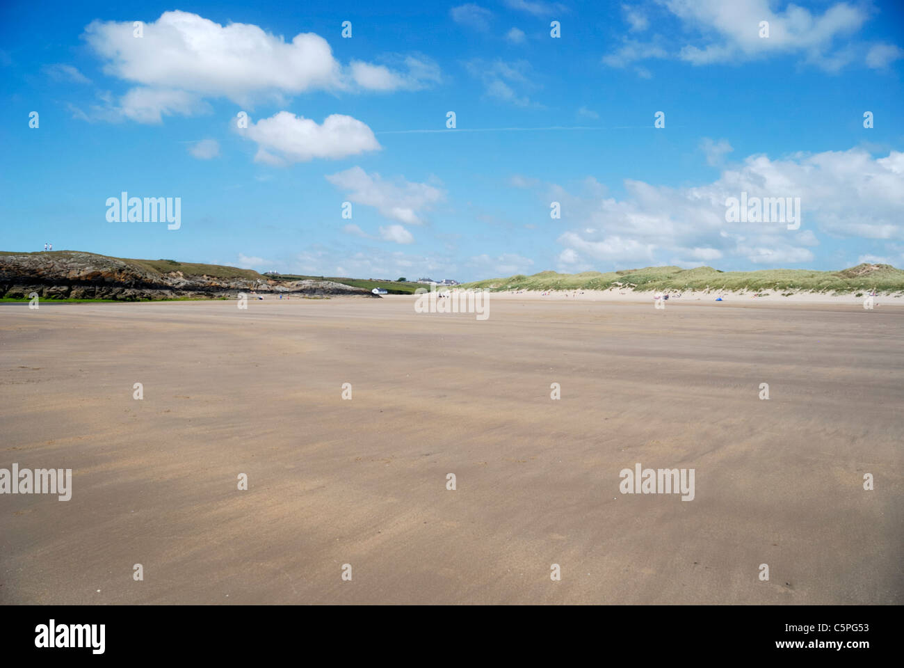 Beach at low tide at Aberffraw, Anglesey, North Wales Stock Photo - Alamy
