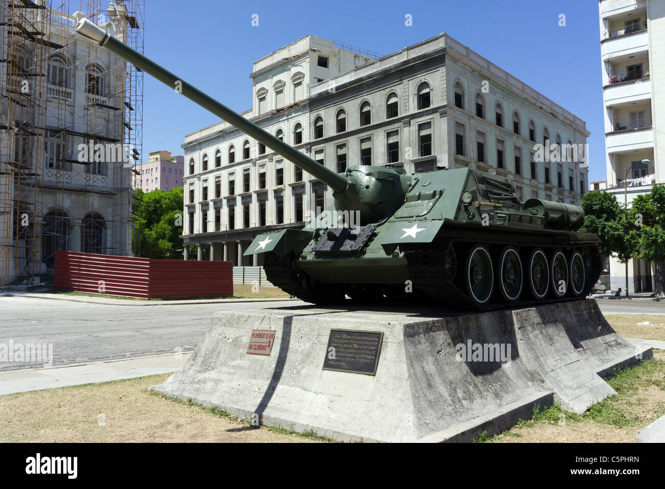 The SU-100 tank that Fidel Castro directed the victory in the Bay of ...