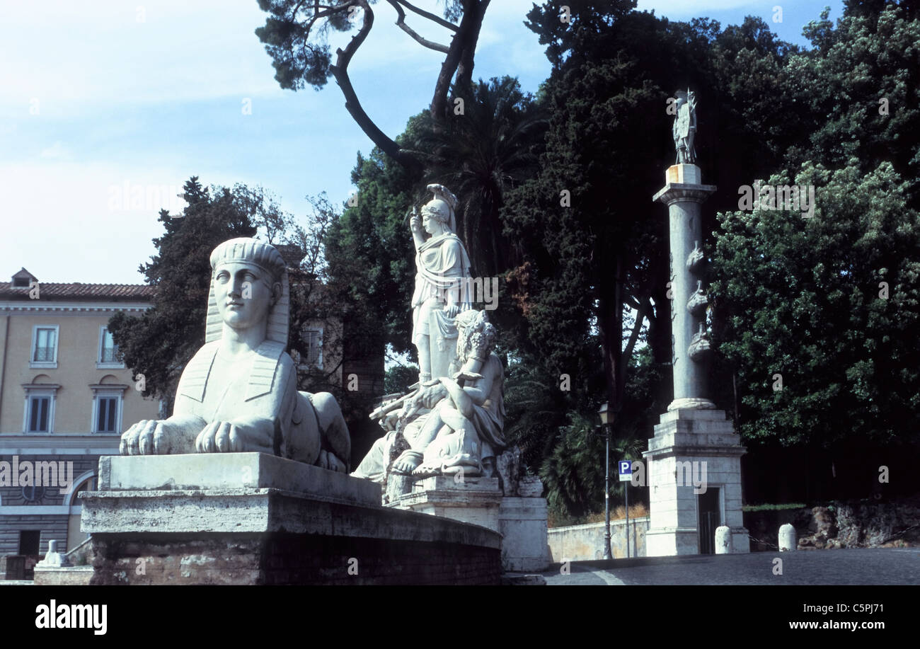 Sculptures in Piazza del Popolo, Rome [...] Stock Photo - Alamy