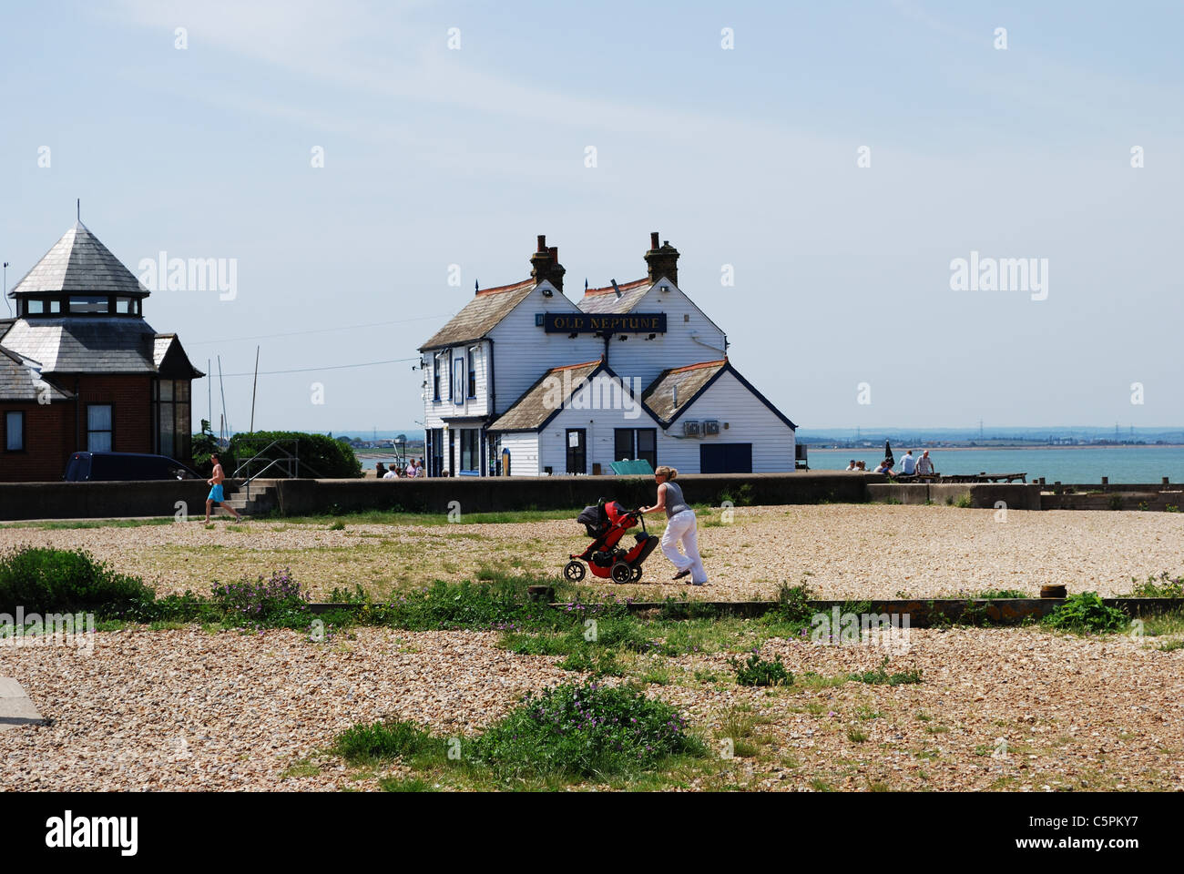 Pub on the shingle hi-res stock photography and images - Alamy
