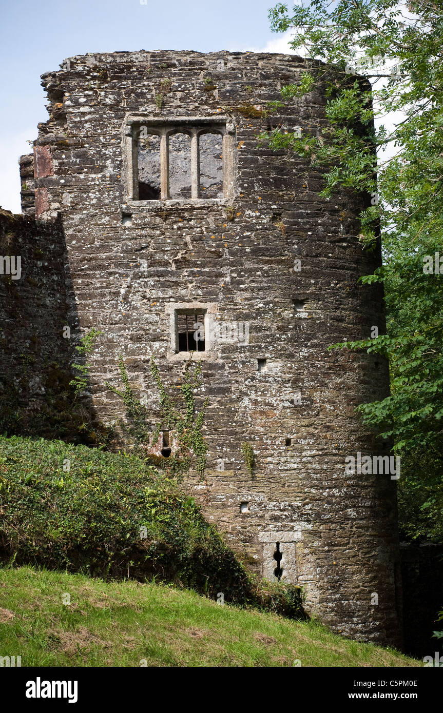 Turret: a small tower rising above and resting on one of the main ...