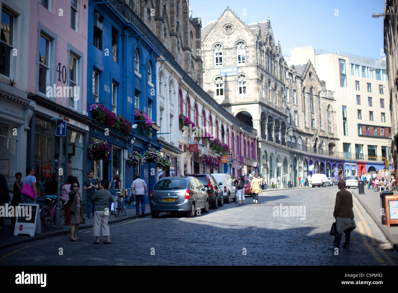 Victoria street edinburgh colour hi-res stock photography and images ...