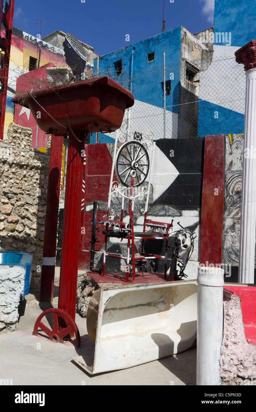 Callejón de Hamel, community art project of Salvador González Escalona ...