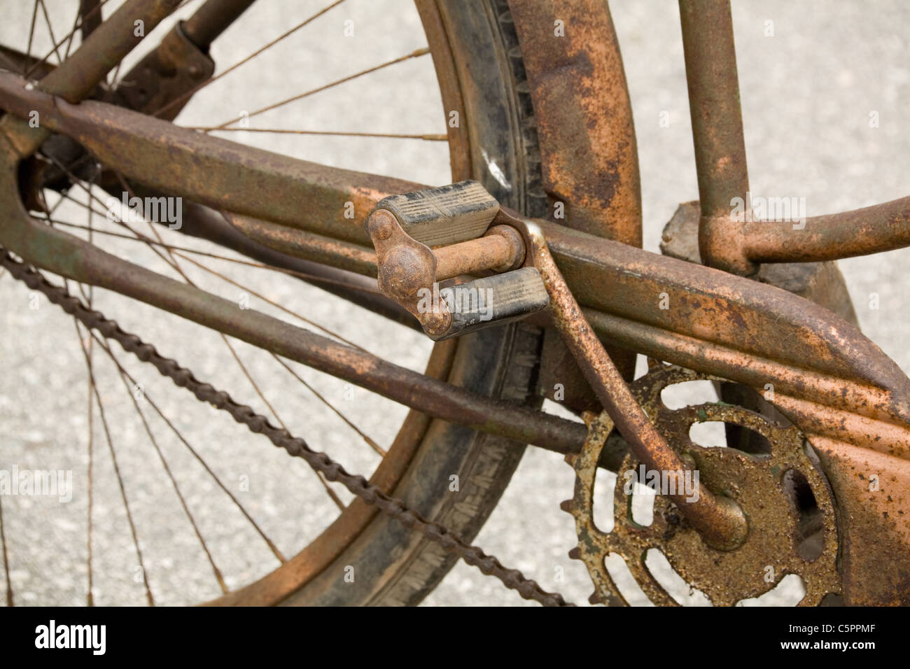 Rusty Bicycle close up shot Stock Photo - Alamy