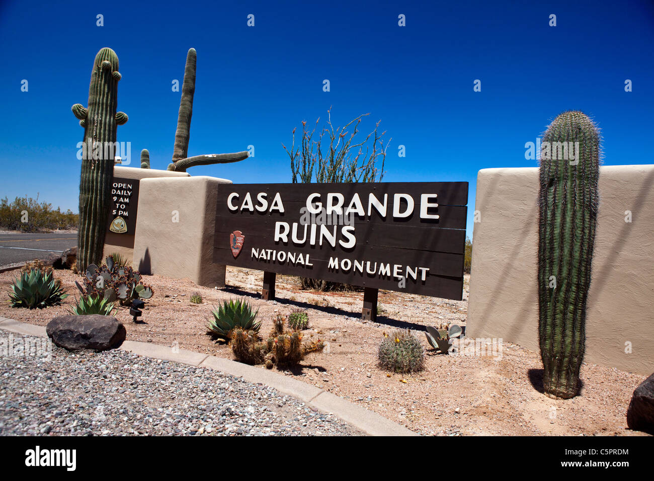 Road side attractions and ruins hi-res stock photography and images - Alamy