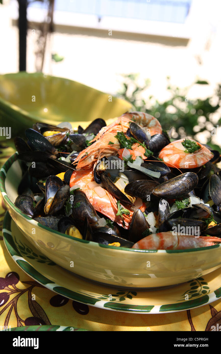 mediterranean sea food featuring mussels and prawns Stock Photo - Alamy