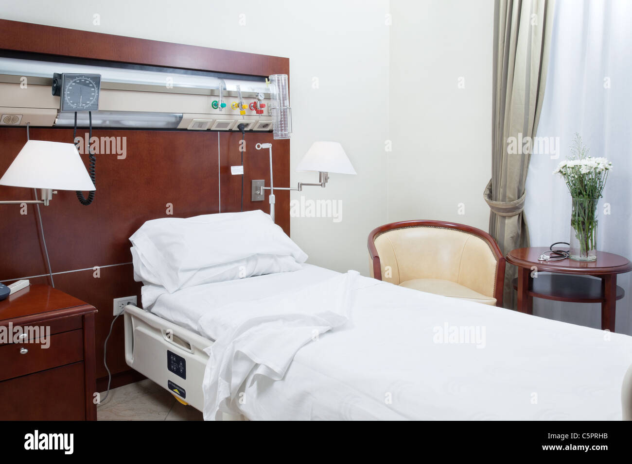 Neat and tidy hospital room Stock Photo - Alamy
