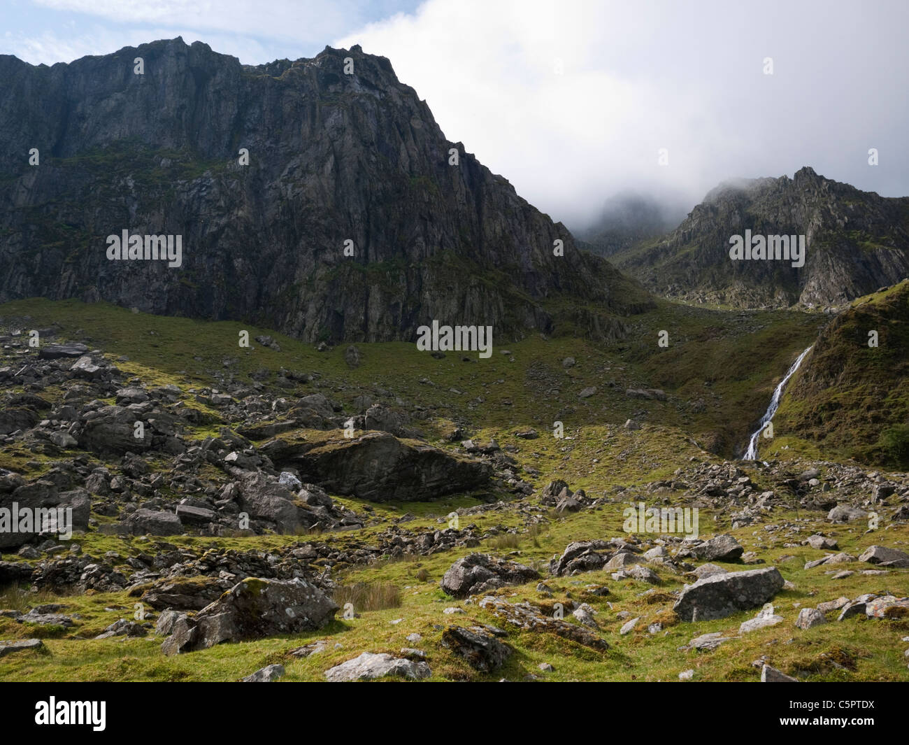 The Llech Ddu cliff terminating the Crib Lem spur on Carnedd Dafydd in ...