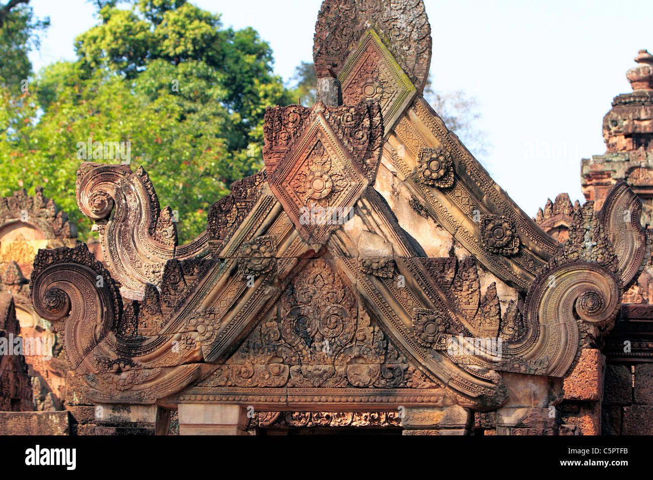 Angkor sculpture hi-res stock photography and images - Alamy