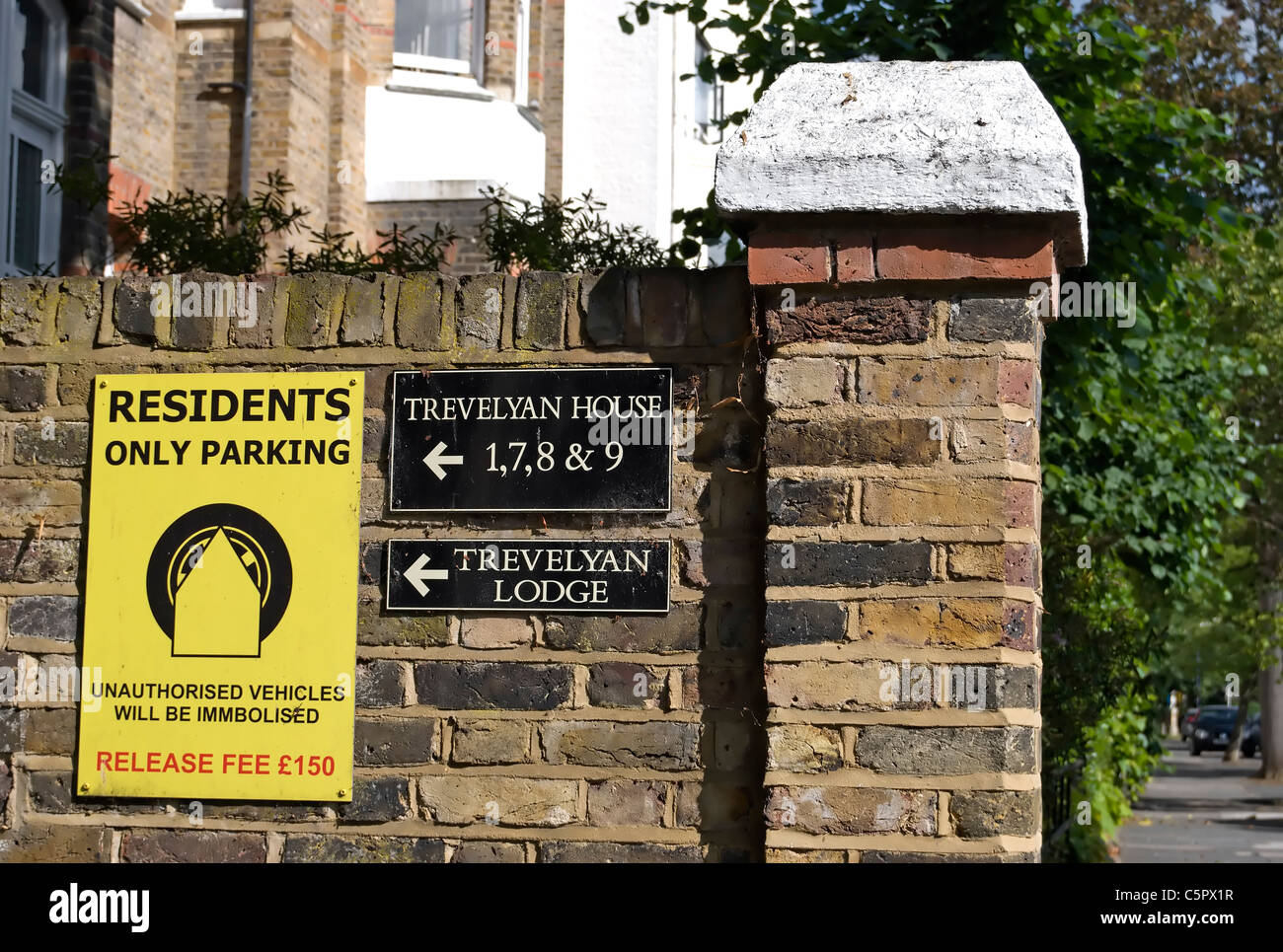 residents only parking sign in east twickenham, middlesex, england ...