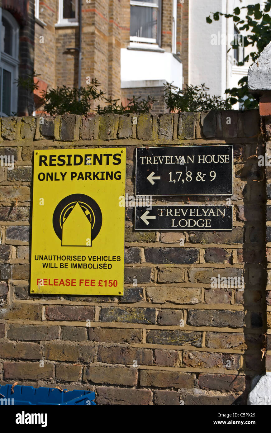 residents only parking sign in east twickenham, middlesex, england ...