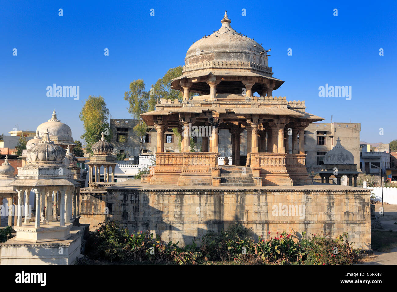Indian royal tombs hi-res stock photography and images - Alamy