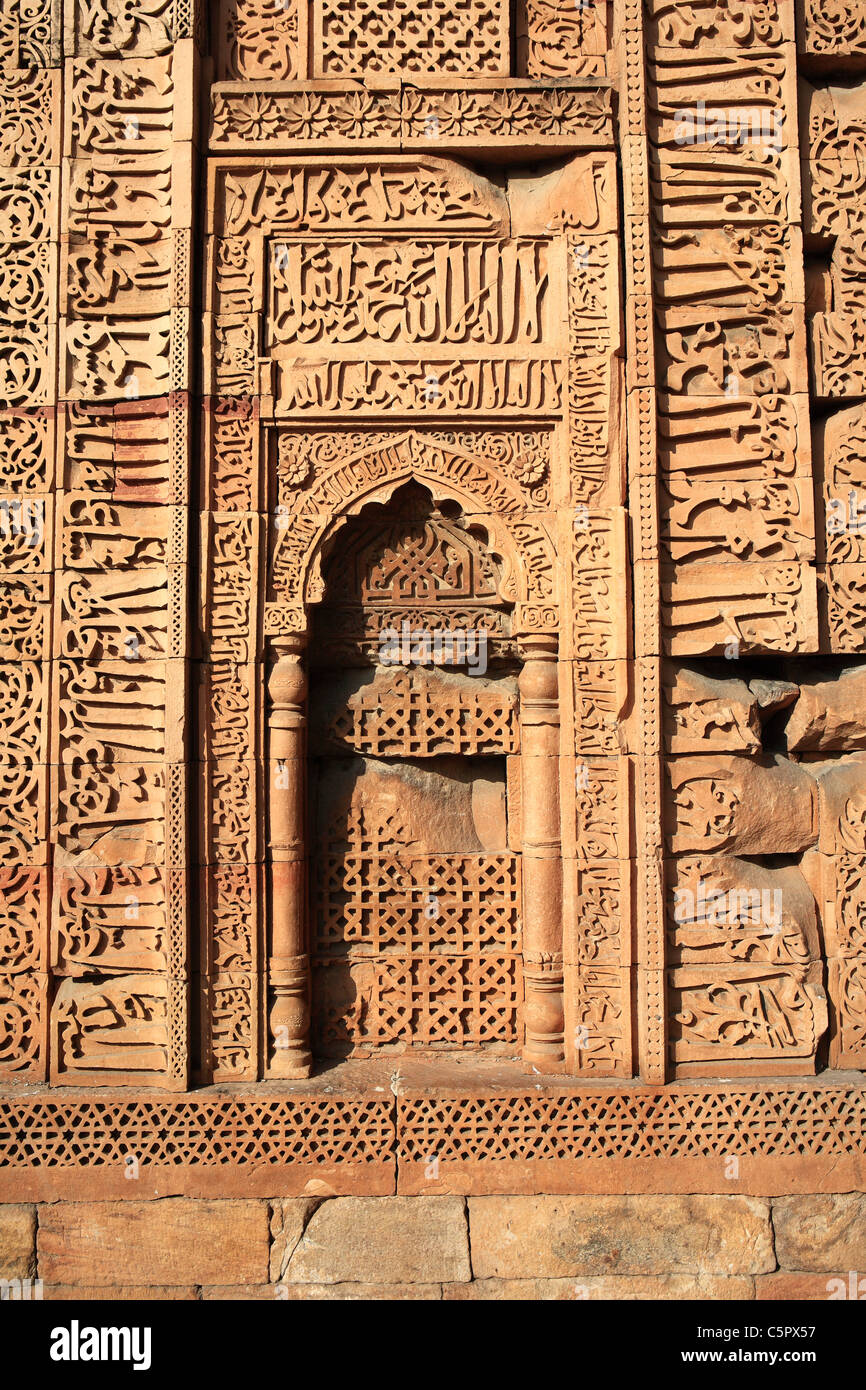 Qutb Minar complex, Quwwat al-Islam mosque (1190s), UNESCO World ...