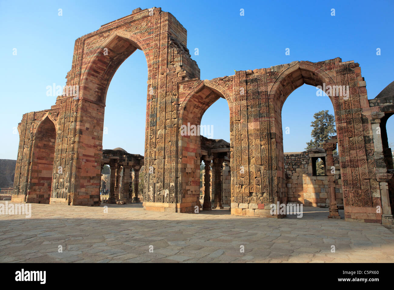 Mosque and minar hi-res stock photography and images - Alamy