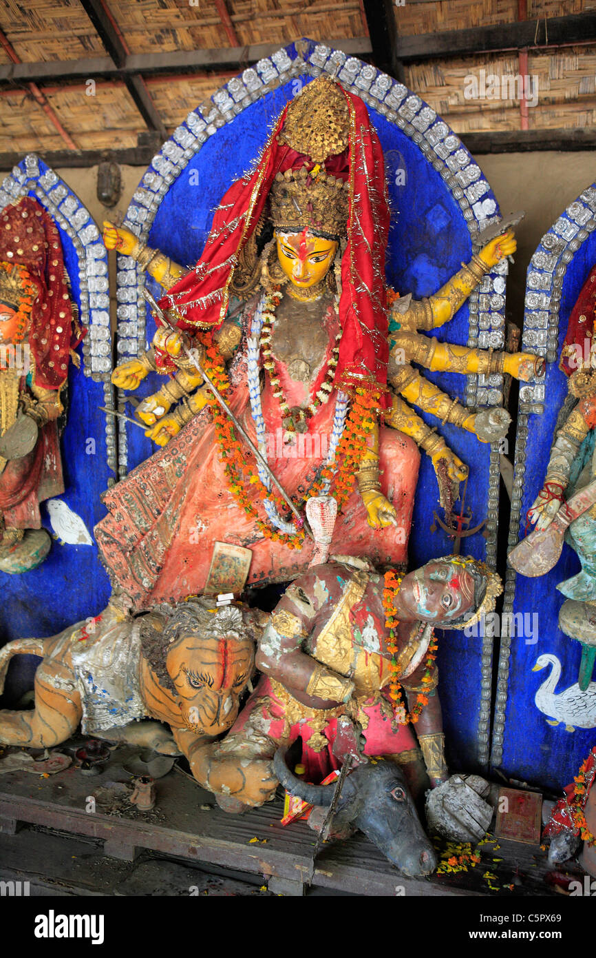 Traditional arts crafts woman hi-res stock photography and images - Alamy