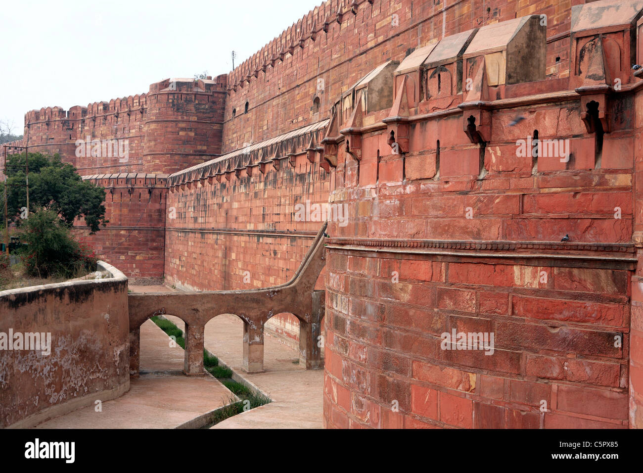 Wall of the agra fort hi-res stock photography and images - Alamy