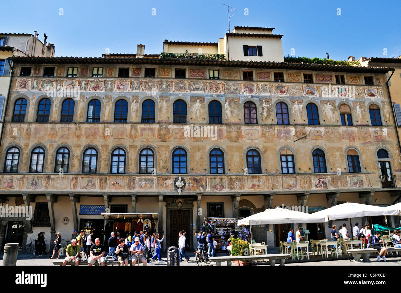 The façade of the Palazzo dell’Antella in the Piazza Santa Croce ...