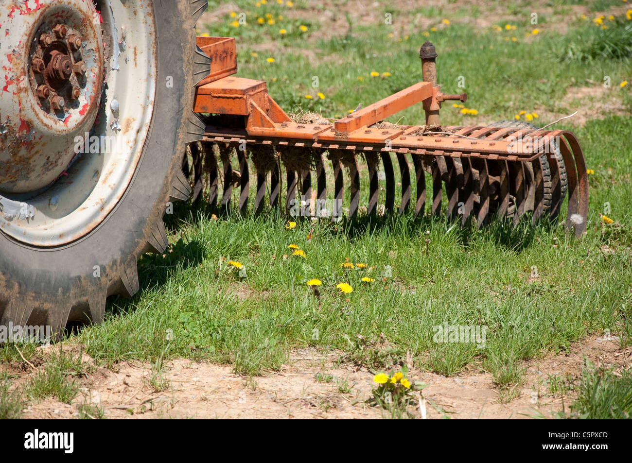 Rusty old farm tractor hi-res stock photography and images - Alamy