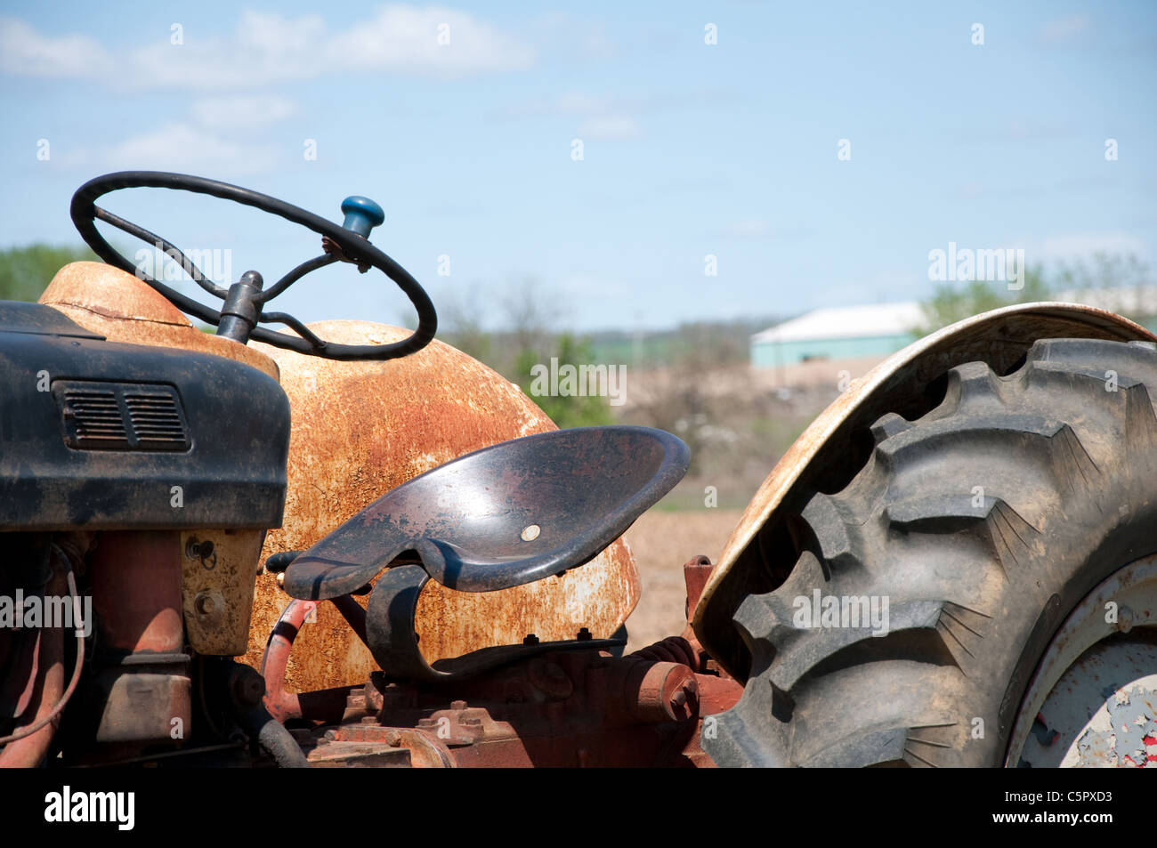 Rusty old farm tractor hi-res stock photography and images - Alamy