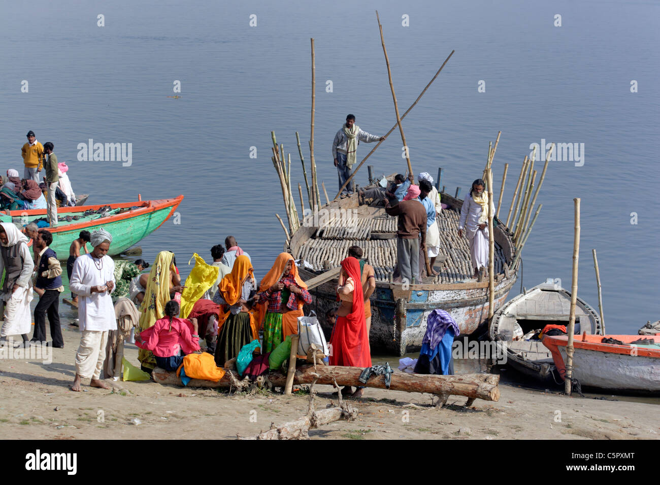 River Ganges (Ganga), Varanasi (Benares, Benaras, Banaras), Hindu holy ...